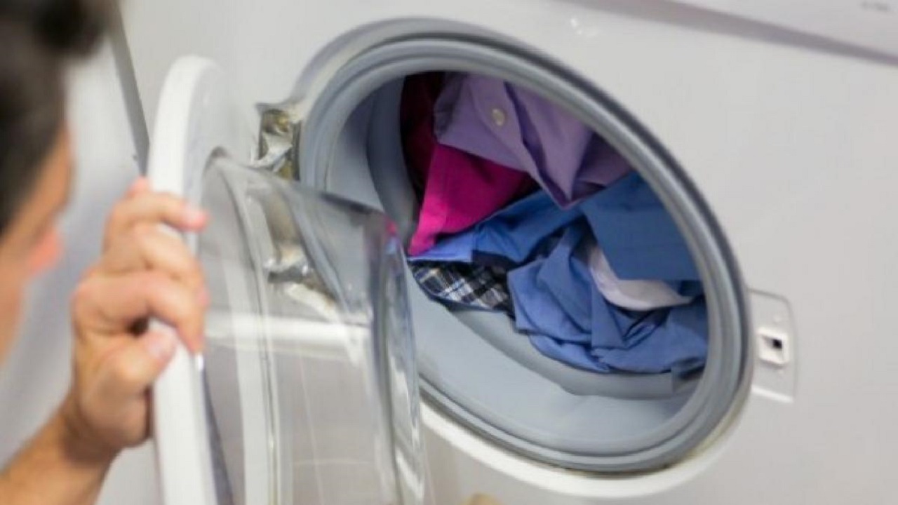 ¿Es mejor poner la lavadora llena o media carga? ¿Y la secadora?